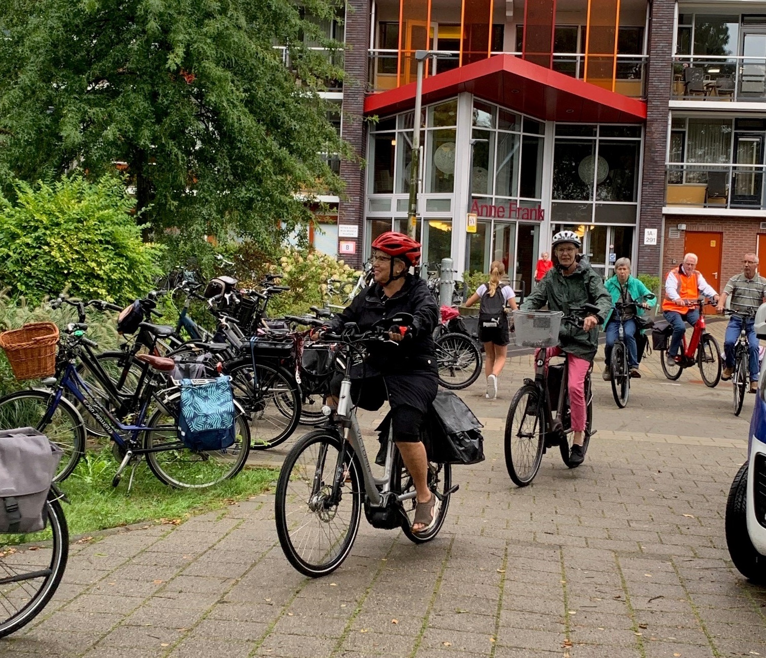 Ecologen vangen vleermuizen voor onderzoek naar hun gedrag - Gemeente ... Ecologen vangen vleermuizen voor onderzoek naar hun gedrag - Gemeente ...
